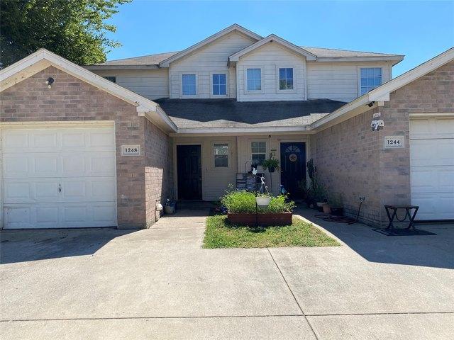 1248 Village Garden Pl Dr, Azle, TX 76020