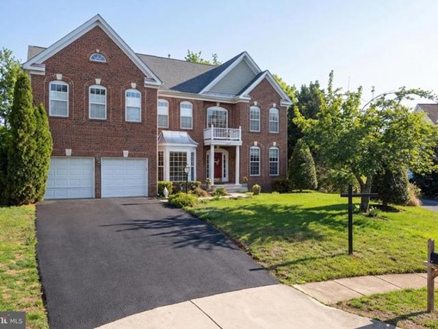 12494 Cliff Edge Dr, Herndon, VA 20170