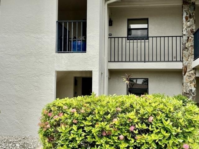 12498 Riverside Dr, 2 beds, 2 full baths