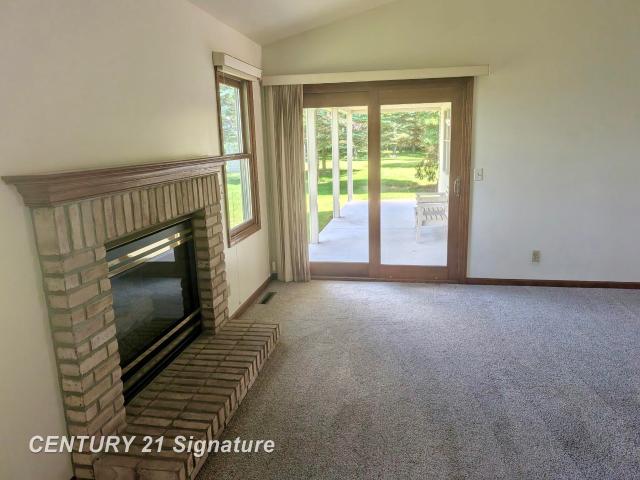 1249 E Oakdale Circle