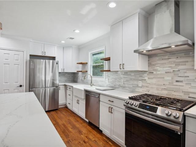 1249 Goodwin NE
