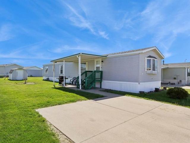1249 Huron Dr, Marion, IA 52302