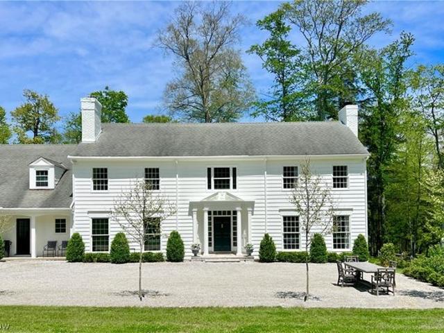 1249 W Hill Dr, Gates Mills, OH 44040