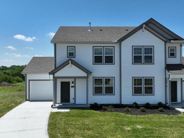 12400 S Acacia Dr, Lee's Summit, MO 64086