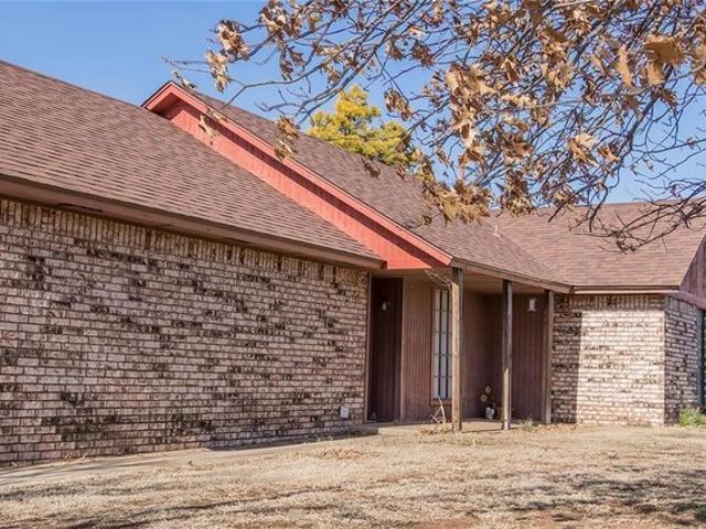 12401 SW 6th St, Yukon, OK 73099