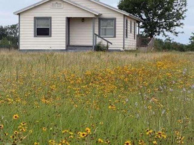 1240 Crooked Rd, Cat Spring, TX 78933