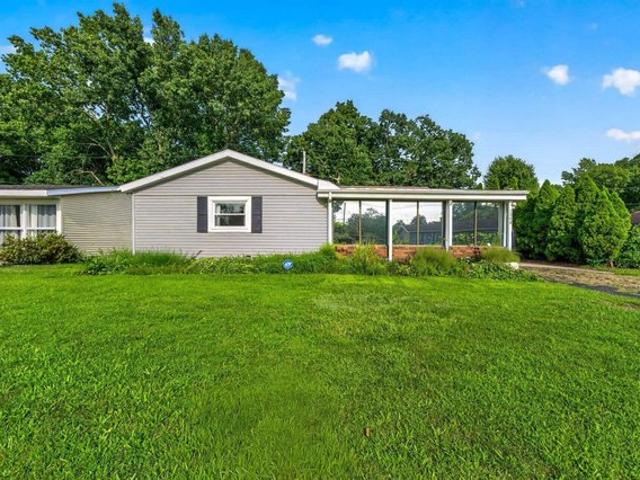 1240 Ebeling Dr, South Bend, IN 46615