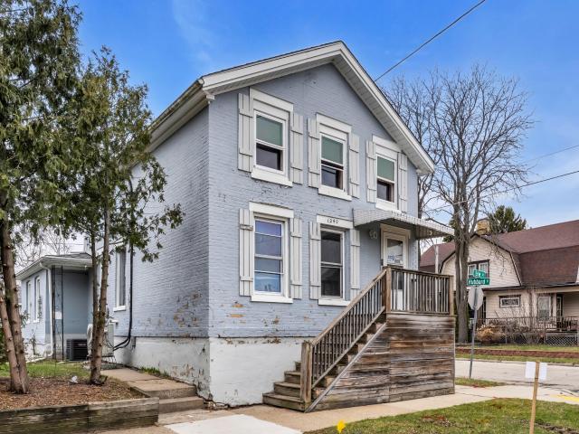 1240 Erie St