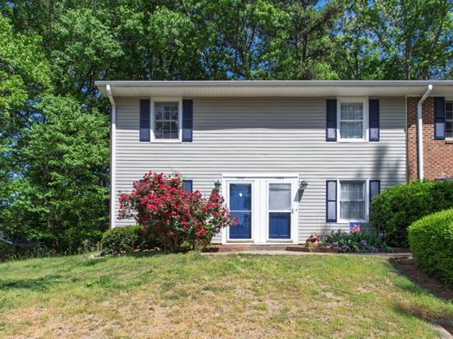 1240 Jamestown Ct, Cary, NC 27511