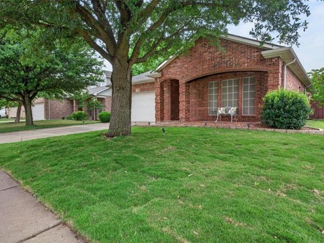 1240 Sweetwater Dr, Burleson, TX 76028