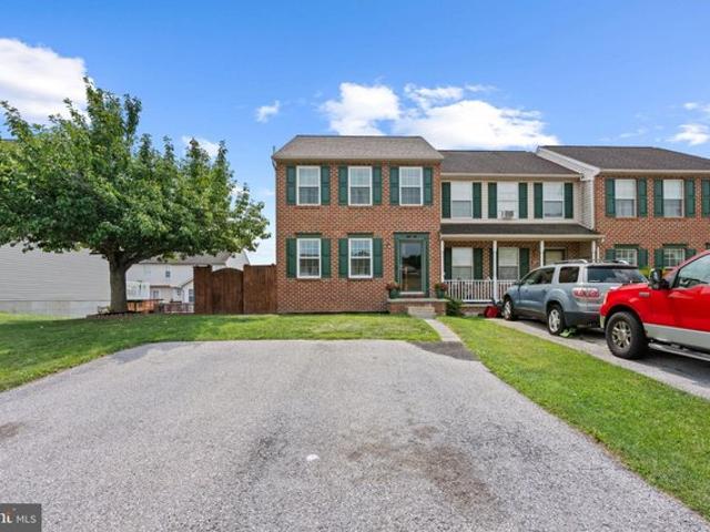 1240 Wanda Dr, Hanover, PA 17331