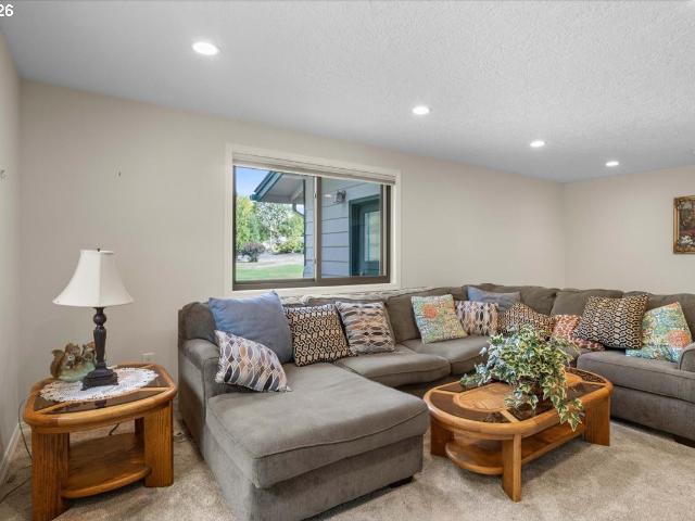 1240 39TH AVE SW