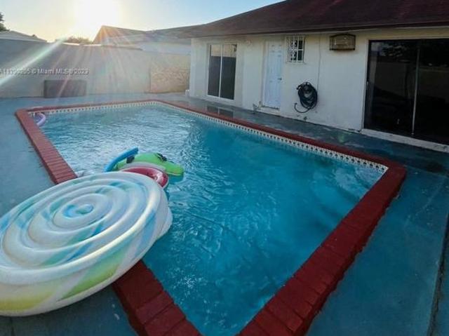 12410 218th St SW, Miami, FL 33170