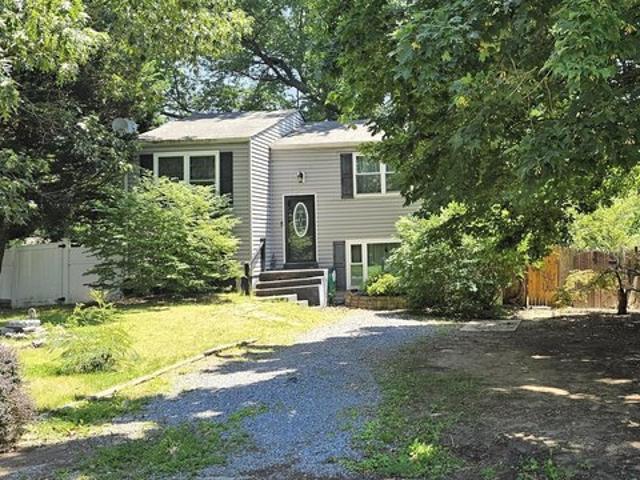 12412 Channelview Dr, Newburg, MD 20664