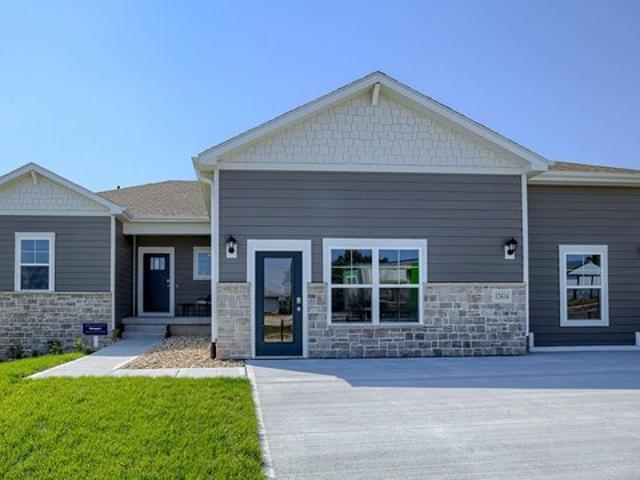 12414 S 204th Ave, Gretna, NE 68028