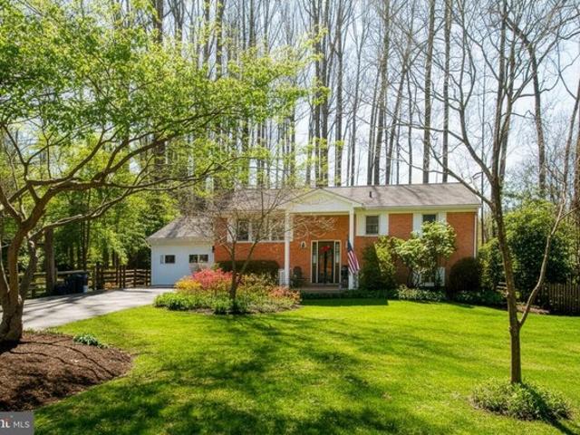 12415 Caisson Rd, Fairfax, VA 22030