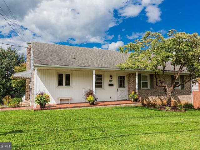 1241 Main St, Akron, PA 17501