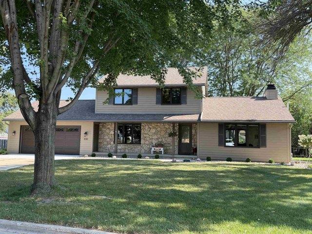 1241 Dover Ln, Green Bay, WI 54313