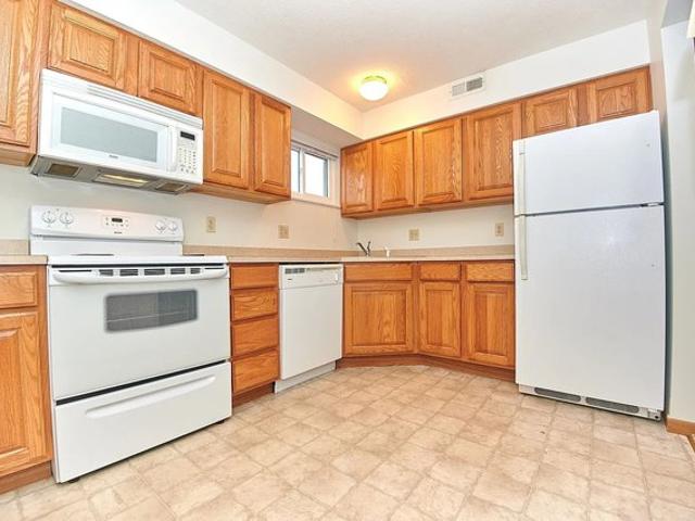 1241 Pineview Dr, Morgantown, WV 26505
