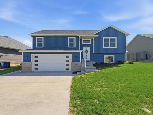 1241 W 63rd St, Davenport, IA 52806