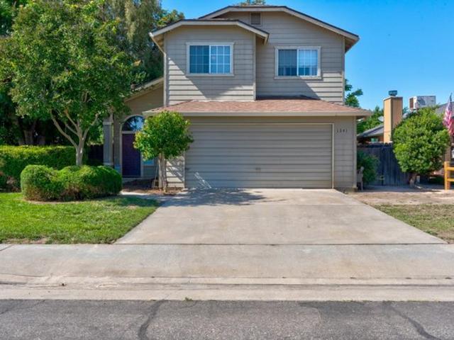 1241 Warkentin St, Kingsburg, CA 93631
