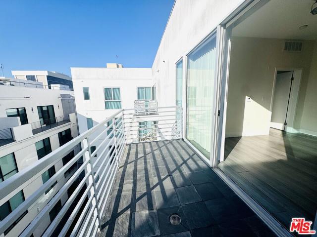 1241 5th St, Unit 502, Santa Monica, CA 90401 | MLS #25623 | Compass