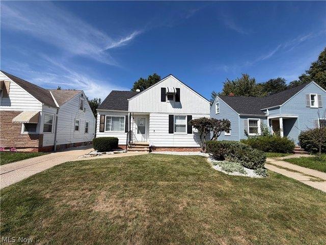 12421 Willard Ave, Garfield Heights, OH 44125