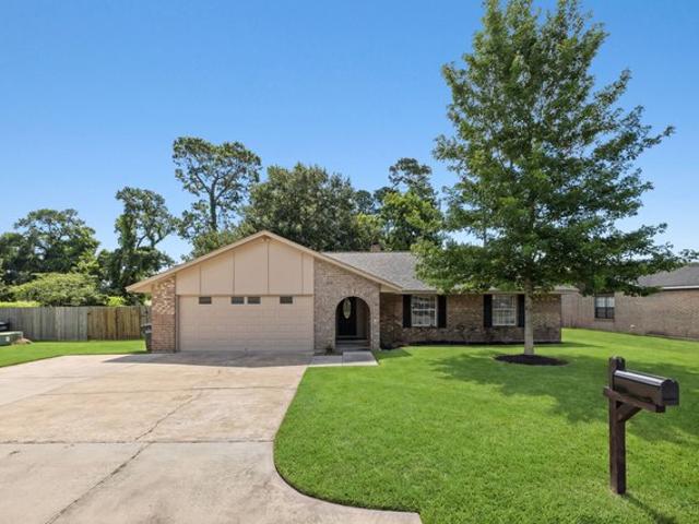 12422 Old River Dr, Baytown, TX 77523
