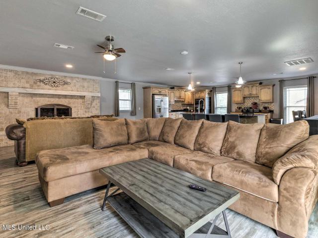 12424 Crestwood Drive