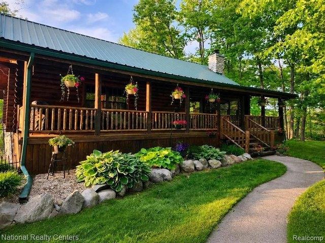 12426 Shaffer Rd, Springfield Township, MI 48350