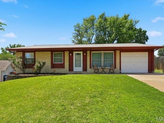 12428 Bernie Ln, Maryland Heights, MO 63043