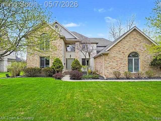 12429 Moceri Dr, Grand Blanc, MI 48439