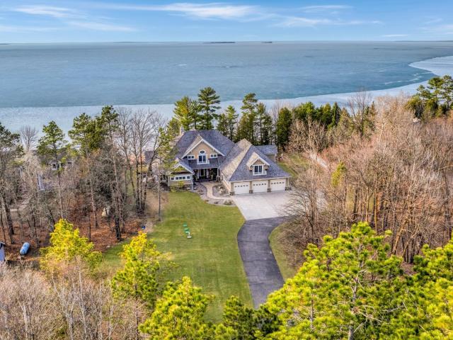 1242 Maple Leaf Trail NW