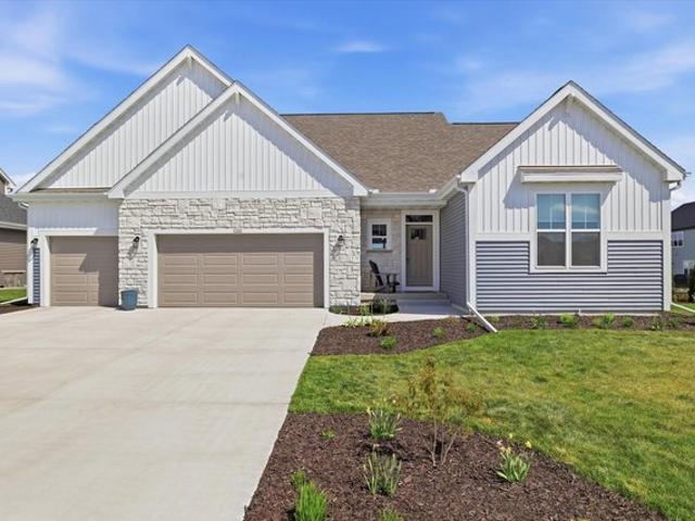 1242 Green Tree Dr, Oconomowoc, WI 53066