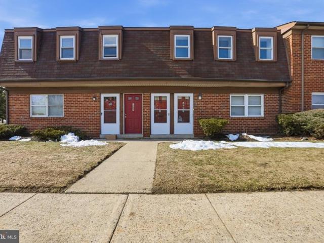 1242 Liberte Ct, Burlington, NJ 08016