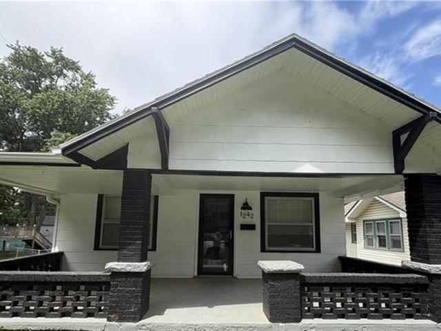 1242 S Hardy St, Independence, MO 64052