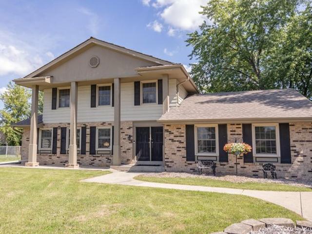 12430 W Burdick Ct, New Berlin, WI 53151