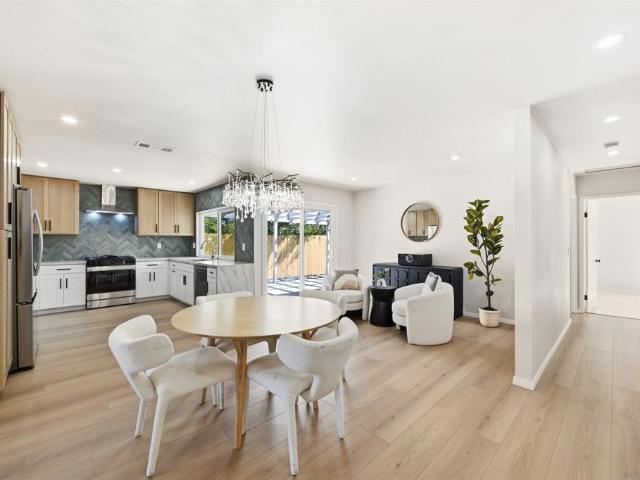 12437 Ridgeton Dr