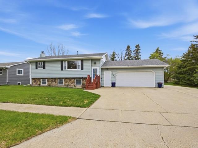 1243 NE Apollo Ave, Aberdeen, SD 57401