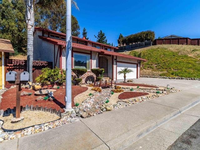 1243 Fairway Dr