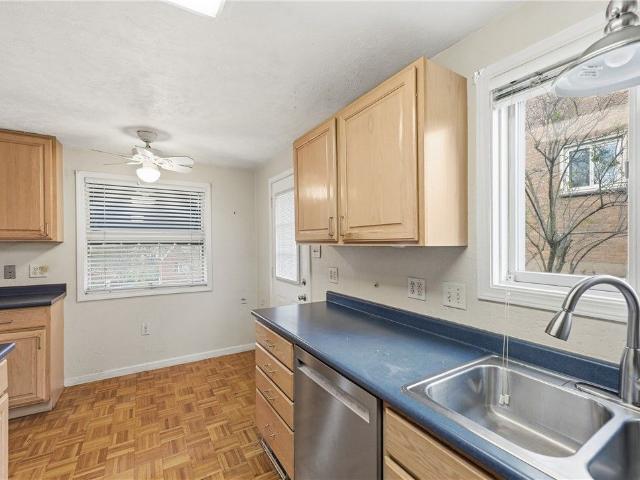 1243 Lakemont Dr, Mt Lebanon, US, PA