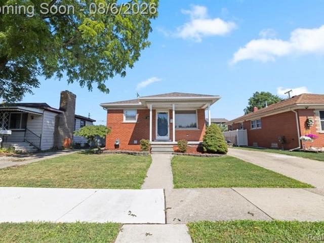 1243 Lincoln St, Wyandotte, MI 48192