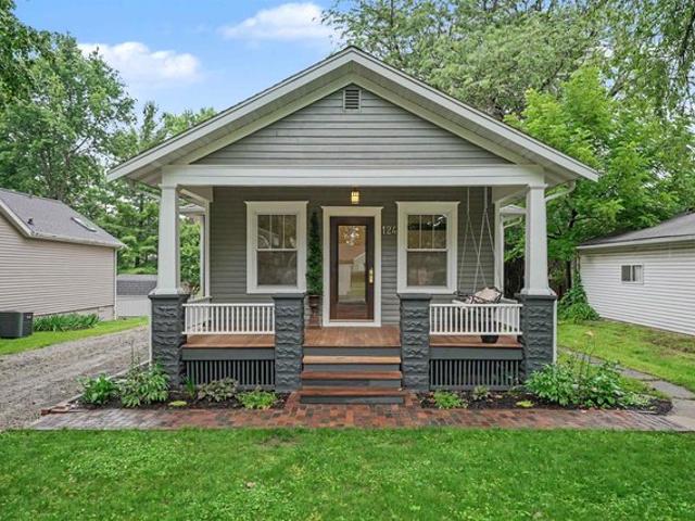 124 11th St, Lincoln, IL 62656