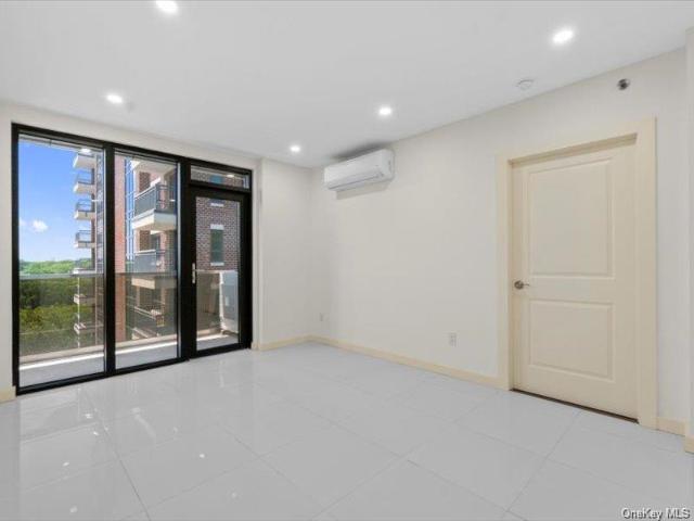 124 28 Queens Blvd 9A