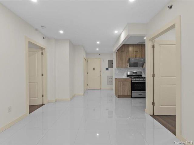 124 28 Queens Boulevard 8A