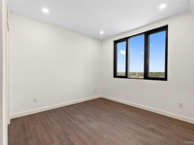 124 28 Queens Boulevard 10C