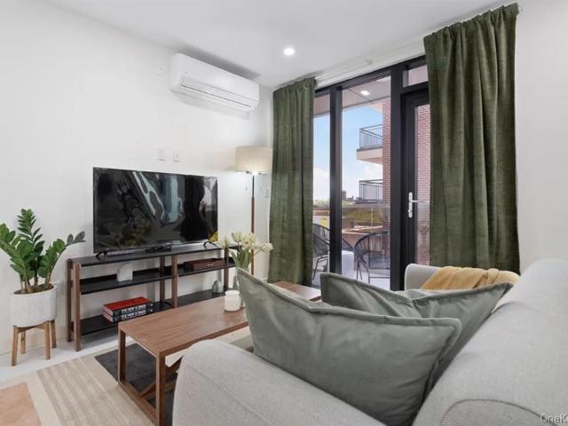 124 28 Queens Boulevard PH B