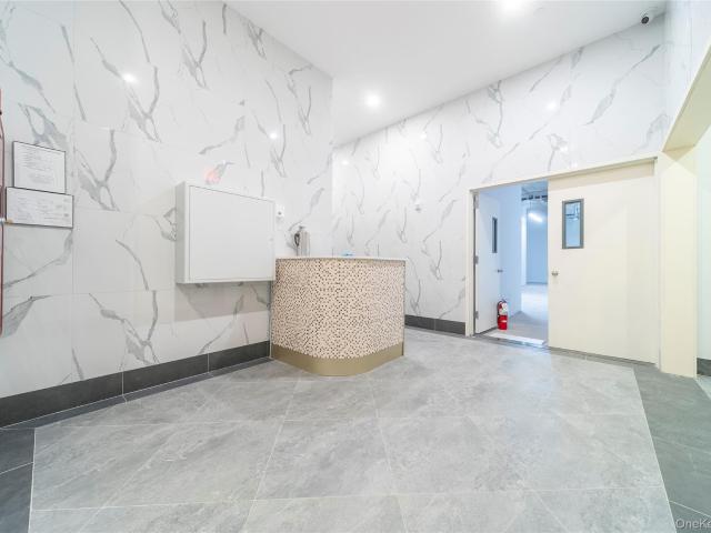 124 28 Queens Boulevard S1