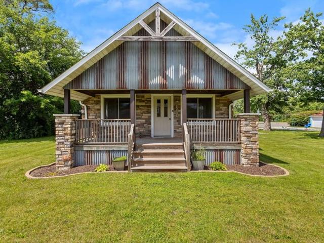 124 6th St SE, Demotte, IN 46310