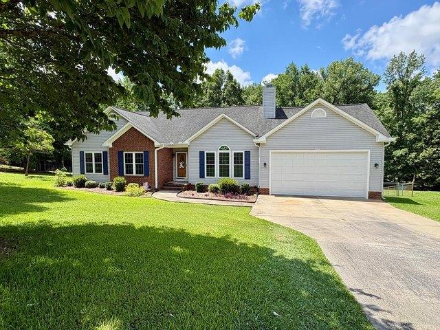 124 Colonial Dr, Greenwood, SC 29649